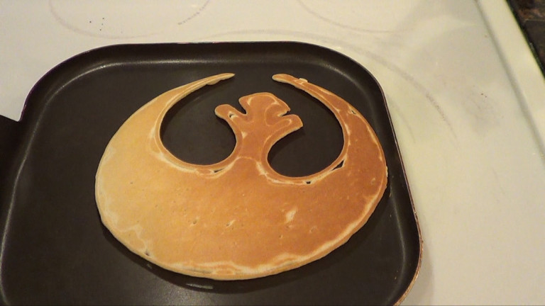 How to Make Star Wars Pancakes – Minnesota Cold – Cold Weather Experiments