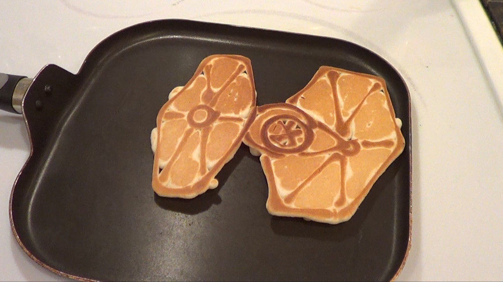 How to Make Star Wars Pancakes – Minnesota Cold – Cold Weather Experiments